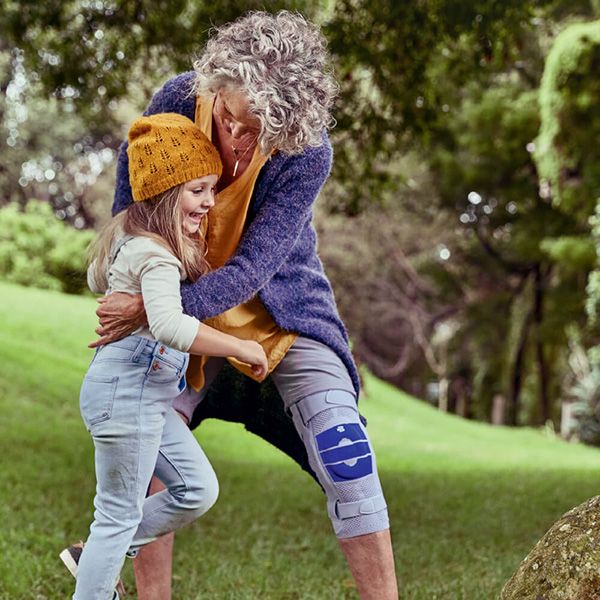 Causes & Treatment for Sprained Knee | Health Blog | Bauerfeind